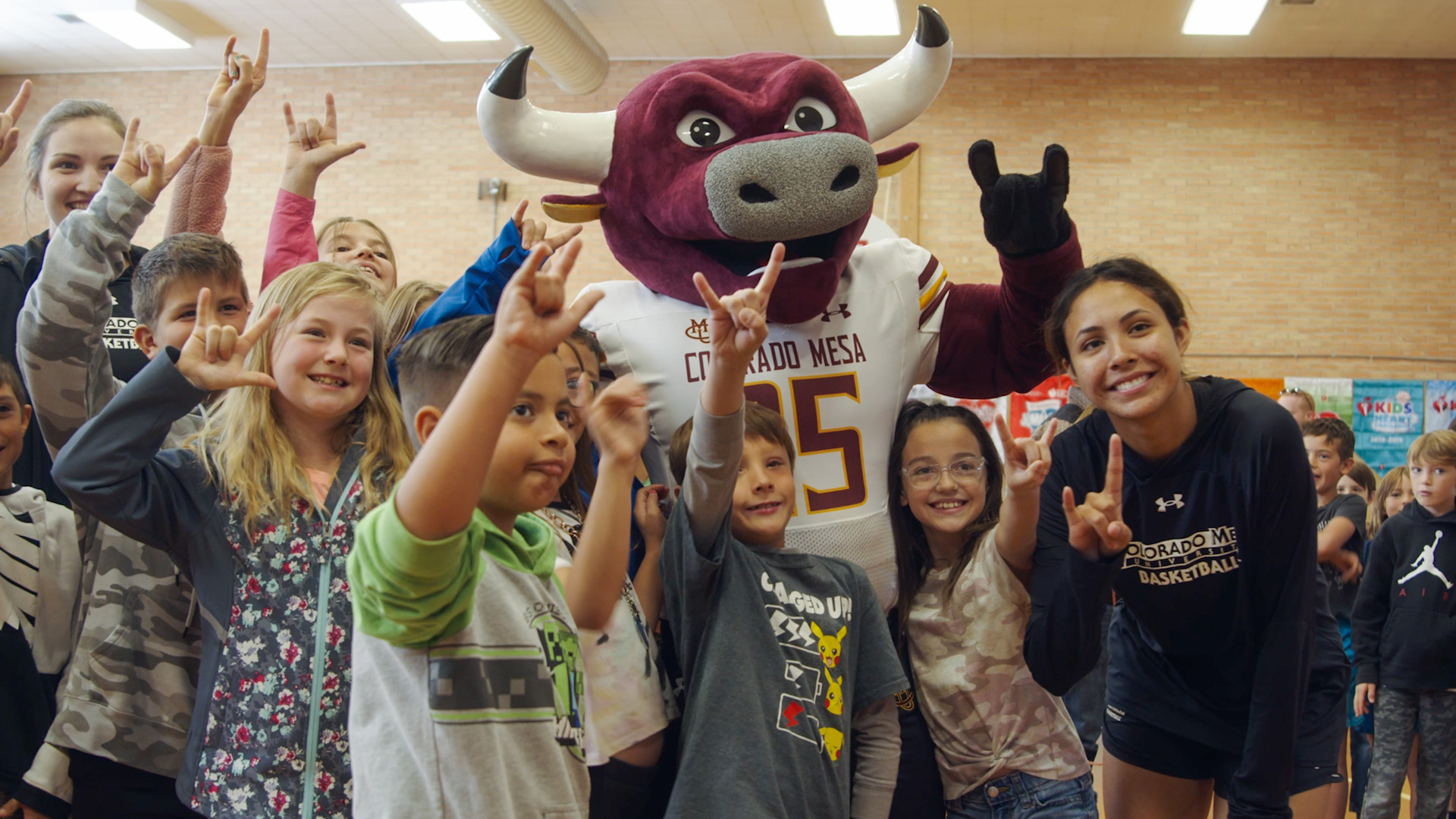 Eagles Assembly Results in a Rowdy Maverick Stampede | CMUnow